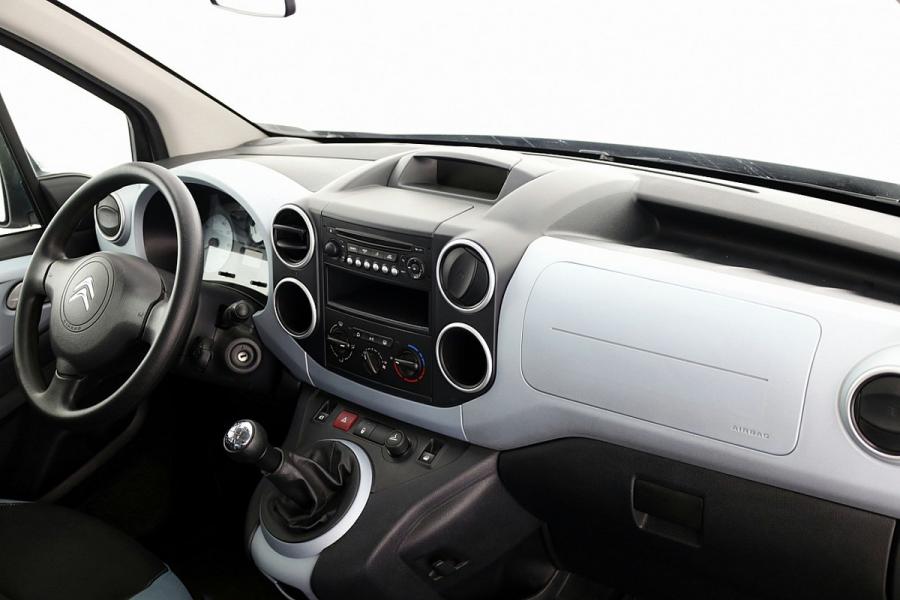 Grey Citroen Berlingo 2013 in Tallinn, with an engine capacity of 1.60 L and mileage of 210 thousand km for 2999 €, photo 13 on AUTOMOTO.COM.LV