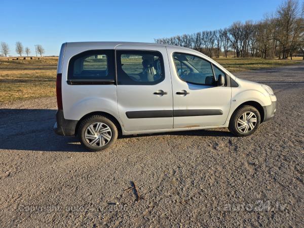 Pelēks Citroen Berlingo 2014 Tiri, ar dzinēja tilpumu 1.60 L un nobraukumu 330 tūkst. km par 4650 €, foto 4 vietnē AUTOMOTO.COM.LV