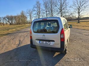Pelēks Citroen Berlingo 2014 Tiri, ar dzinēja tilpumu 1.60 L un nobraukumu 330 tūkst. km par 4650 €, foto 6 vietnē AUTOMOTO.COM.LV