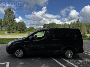 Pelēks Citroen Berlingo 2014 Valmiera, ar dzinēja tilpumu 1.60 L un nobraukumu 247 tūkst. km par 3500 €, foto 3 vietnē AUTOMOTO.COM.LV