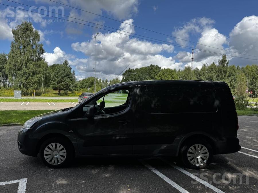Pelēks Citroen Berlingo 2014 Valmiera, ar dzinēja tilpumu 1.60 L un nobraukumu 247 tūkst. km par 3500 €, foto 3 vietnē AUTOMOTO.COM.LV