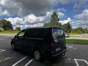 Pelēks Citroen Berlingo 2014 Valmiera, ar dzinēja tilpumu 1.60 L un nobraukumu 247 tūkst. km par 3500 €, foto 4 vietnē AUTOMOTO.COM.LV