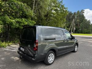 Pelēks Citroen Berlingo 2014 Valmiera, ar dzinēja tilpumu 1.60 L un nobraukumu 247 tūkst. km par 3500 €, foto 5 vietnē AUTOMOTO.COM.LV