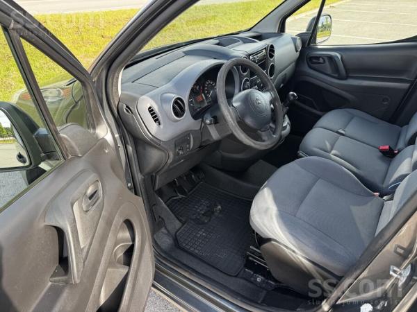 Pelēks Citroen Berlingo 2014 Valmiera, ar dzinēja tilpumu 1.60 L un nobraukumu 247 tūkst. km par 3500 €, foto 7 vietnē AUTOMOTO.COM.LV