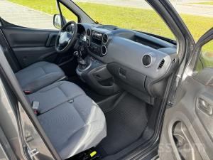 Pelēks Citroen Berlingo 2014 Valmiera, ar dzinēja tilpumu 1.60 L un nobraukumu 247 tūkst. km par 3500 €, foto 9 vietnē AUTOMOTO.COM.LV