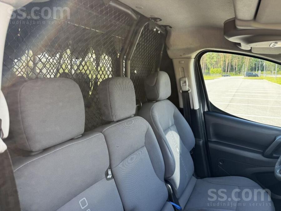 Pelēks Citroen Berlingo 2014 Valmiera, ar dzinēja tilpumu 1.60 L un nobraukumu 247 tūkst. km par 3500 €, foto 12 vietnē AUTOMOTO.COM.LV