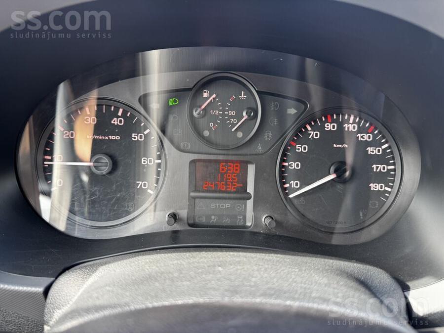 Pelēks Citroen Berlingo 2014 Valmiera, ar dzinēja tilpumu 1.60 L un nobraukumu 247 tūkst. km par 3500 €, foto 15 vietnē AUTOMOTO.COM.LV
