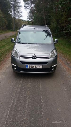 Grey Citroen Berlingo 2015 in Tallinn, with an engine capacity of 1.60 L and mileage of 219 thousand km for 6400 €, photo 3 on AUTOMOTO.COM.LV