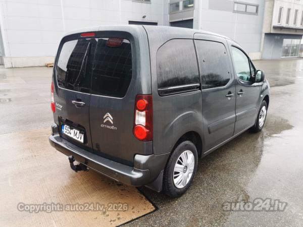 Pelēks Citroen Berlingo 2015 Tallina, ar dzinēja tilpumu 1.60 L un nobraukumu 201 tūkst. km par 7977 €, foto 4 vietnē AUTOMOTO.COM.LV