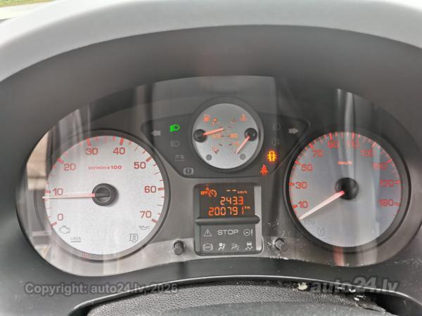 Pelēks Citroen Berlingo 2015 Tallina, ar dzinēja tilpumu 1.60 L un nobraukumu 201 tūkst. km par 7977 €, foto 9 vietnē AUTOMOTO.COM.LV