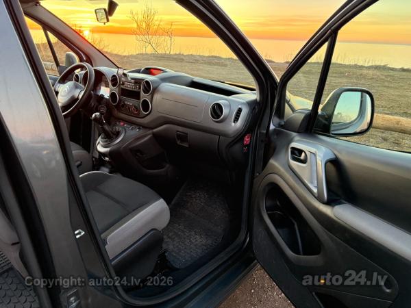 Grey Citroen Berlingo 2016 in Tallinn, with an engine capacity of 1.60 L and mileage of 168 thousand km for 6614 €, photo 9 on AUTOMOTO.COM.LV