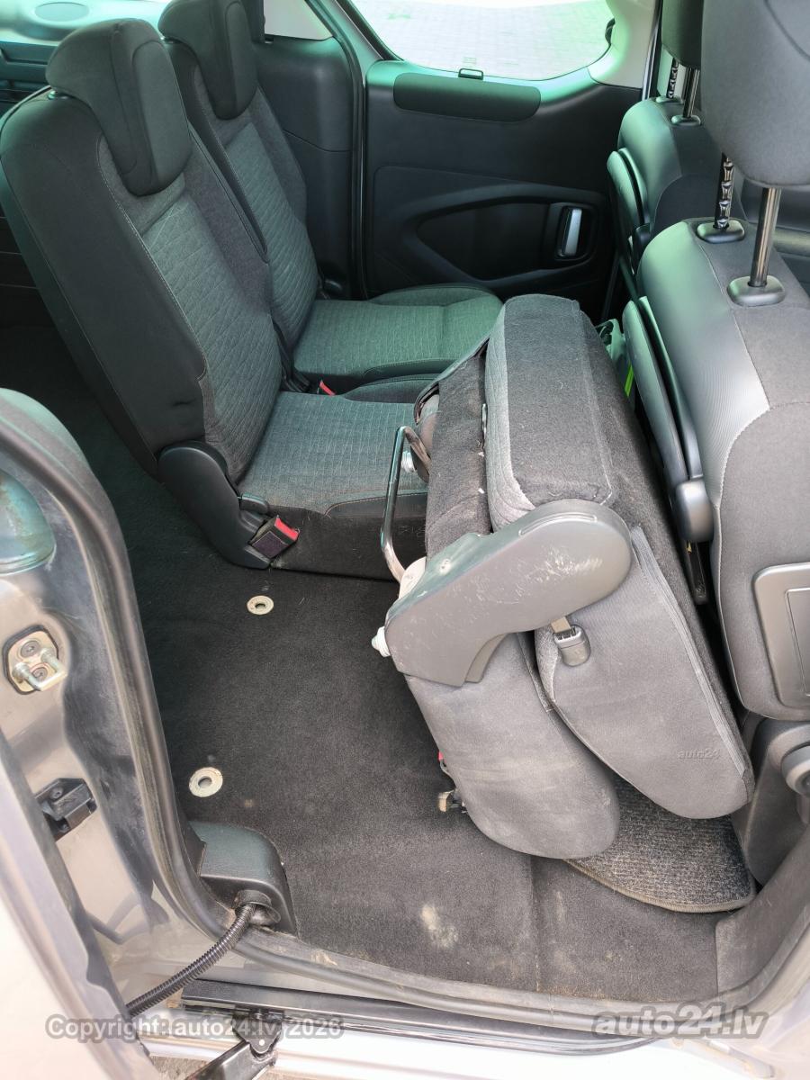 Pelēks Citroen Berlingo 2016 Tallina, ar dzinēja tilpumu 1.60 L un nobraukumu 151 tūkst. km par 7000 €, foto 5 vietnē AUTOMOTO.COM.LV
