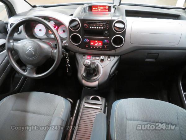 Grey Citroen Berlingo 2017 in Tallinn, with an engine capacity of 1.60 L and mileage of 230 thousand km for 6400 €, photo 3 on AUTOMOTO.COM.LV