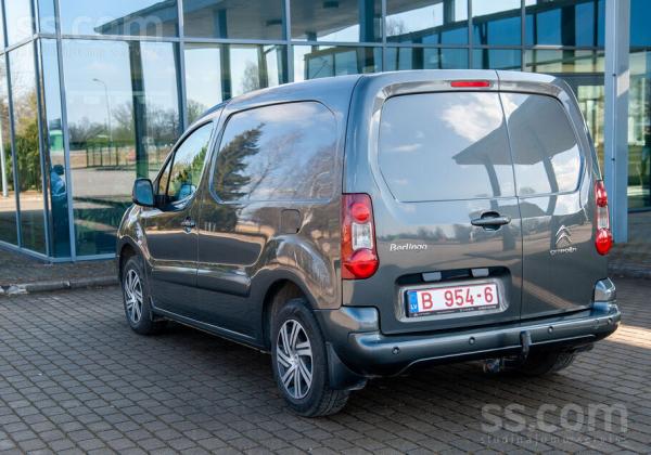 Grey Citroen Berlingo 2018 in Cesis, with an engine capacity of 1.60 L and mileage of 145 thousand km for 7500 €, photo 3 on AUTOMOTO.COM.LV