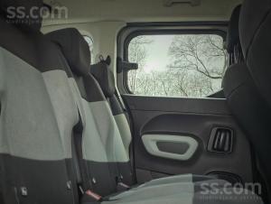 Grey Citroen Berlingo 2019 in Aizkraukle, with an engine capacity of 1.50 L and mileage of 225 thousand km for 10500 €, photo 5 on AUTOMOTO.COM.LV