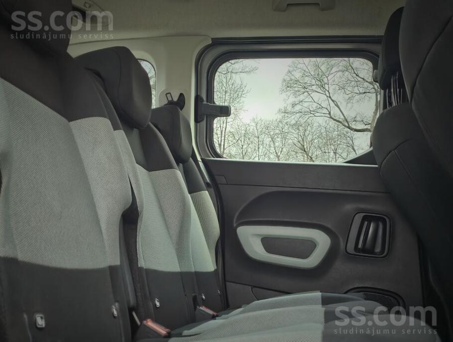 Grey Citroen Berlingo 2019 in Aizkraukle, with an engine capacity of 1.50 L and mileage of 225 thousand km for 10500 €, photo 5 on AUTOMOTO.COM.LV