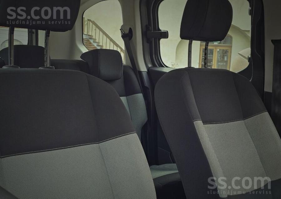 Grey Citroen Berlingo 2019 in Aizkraukle, with an engine capacity of 1.50 L and mileage of 225 thousand km for 10500 €, photo 8 on AUTOMOTO.COM.LV