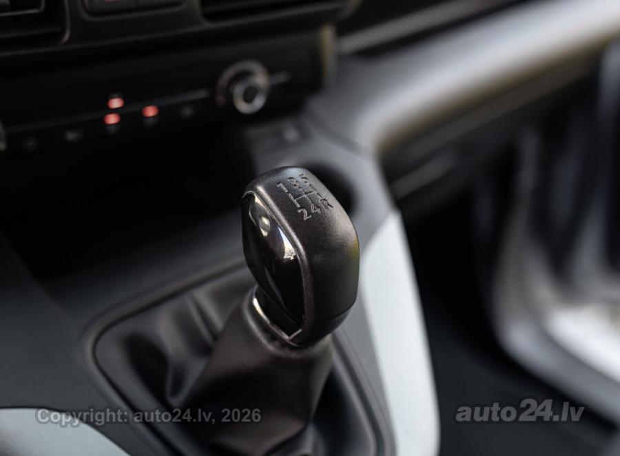 Pelēks Citroen Berlingo 2019 Tallina, ar dzinēja tilpumu 1.50 L un nobraukumu 153 tūkst. km par 8790 €, foto 19 vietnē AUTOMOTO.COM.LV