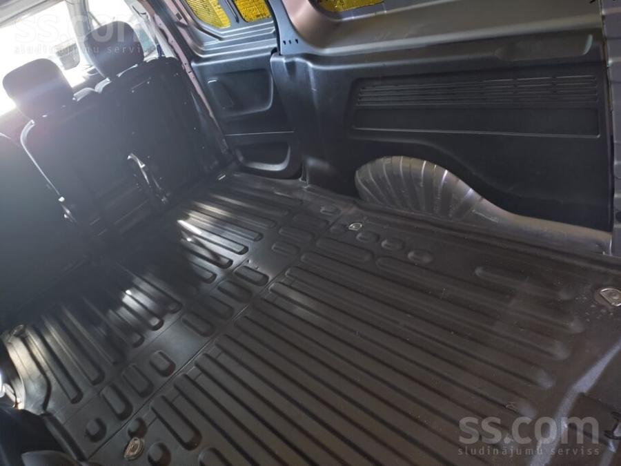 Grey Citroen Berlingo 2019 in Valmiera, with an engine capacity of 1.50 L and mileage of 252 thousand km for 9900 €, photo 8 on AUTOMOTO.COM.LV
