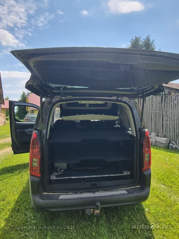 Pelēks Citroen Berlingo 2019 Otepē, ar dzinēja tilpumu 1.50 L un nobraukumu 180 tūkst. km par 13700 €, foto 5 vietnē AUTOMOTO.COM.LV