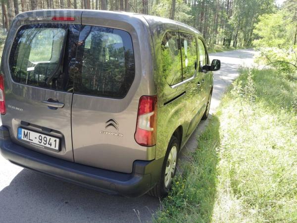 Pelēks Citroen Berlingo 2020 Jūrmala, ar dzinēja tilpumu 1.20 L un nobraukumu 139 tūkst. km par 8600 €, foto 4 vietnē AUTOMOTO.COM.LV