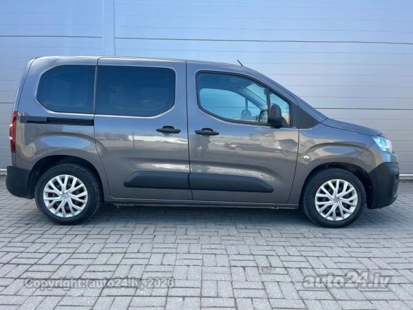 Grey Citroen Berlingo 2021 in Kuressaare, with an engine capacity of 1.20 L and mileage of 60 thousand km for 10650 €, photo 7 on AUTOMOTO.COM.LV