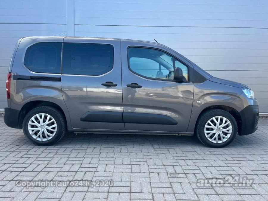 Grey Citroen Berlingo 2021 in Kuressaare, with an engine capacity of 1.20 L and mileage of 60 thousand km for 10650 €, photo 7 on AUTOMOTO.COM.LV