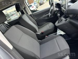 Grey Citroen Berlingo 2021 in Riga, with an engine capacity of 1.50 L and mileage of 165 thousand km for 10800 €, photo 9 on AUTOMOTO.COM.LV