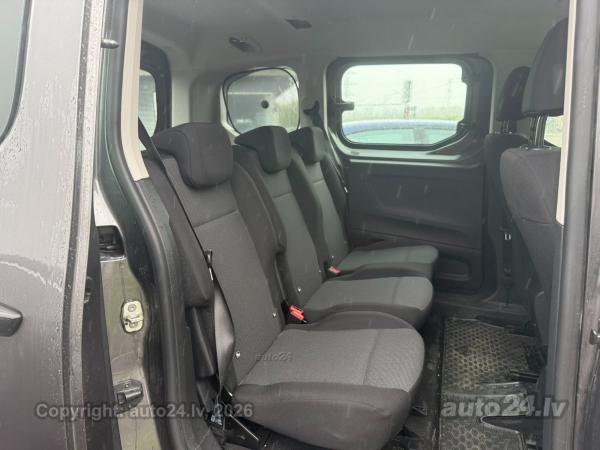 Pelēks Citroen Berlingo 2024 Tallina, ar dzinēja tilpumu 1.50 L un nobraukumu 28 tūkst. km par 18450 €, foto 7 vietnē AUTOMOTO.COM.LV
