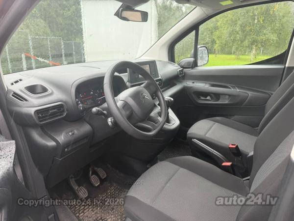 Pelēks Citroen Berlingo 2024 Tallina, ar dzinēja tilpumu 1.50 L un nobraukumu 28 tūkst. km par 18450 €, foto 8 vietnē AUTOMOTO.COM.LV