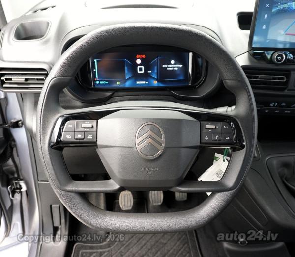Citroen Berlingo 2024 Tallina vietnē Pelēks Citroen Berlingo 2024 Tallina, ar dzinēja tilpumu 1.20 L un nobraukumu 31 tūkst. km par 24900 €, foto 8 vietnē AUTOMOTO.COM.LV