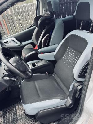 Citroen Berlingo 2013 Valmiera, ar dzinēja tilpumu 1.60 L un nobraukumu 240 tūkst. km par 5490 €, foto 7 vietnē AUTOMOTO.COM.LV