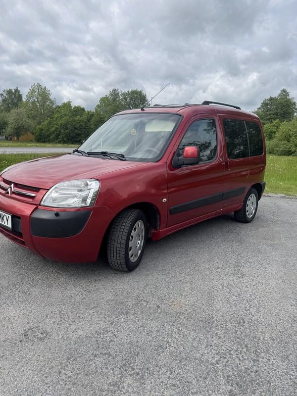 Citroen Berlingo 2008 Tallina, ar dzinēja tilpumu 1.60 L un nobraukumu 181 tūkst. km par 2390 €, foto 10 vietnē AUTOMOTO.COM.LV
