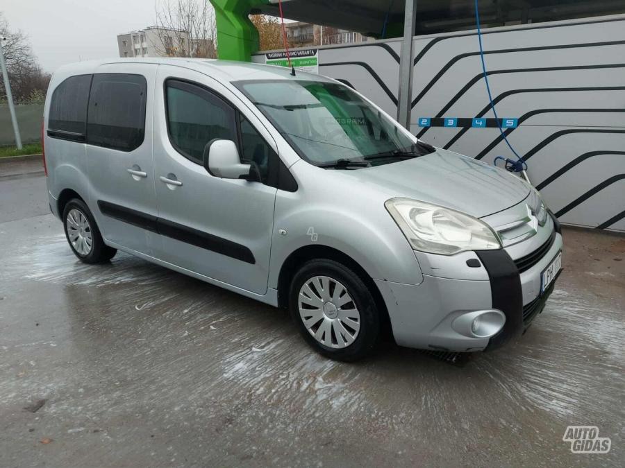 Citroen Berlingo 2011 in Ukmerge, with an engine capacity of 1.60 L and mileage of 326 thousand km for 2550 €, photo 3 on AUTOMOTO.COM.LV