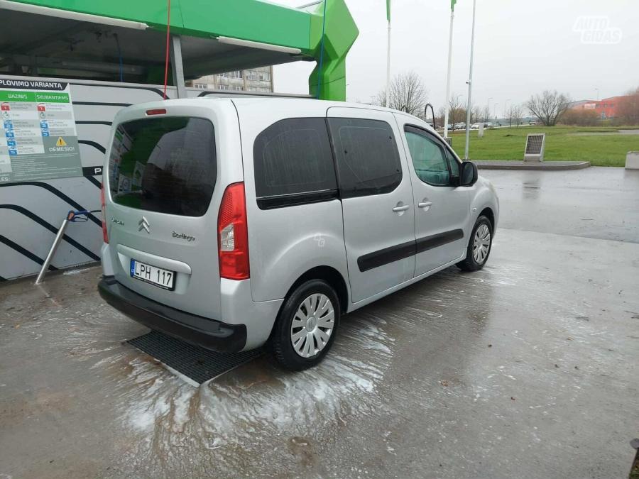 Citroen Berlingo 2011 in Ukmerge, with an engine capacity of 1.60 L and mileage of 326 thousand km for 2550 €, photo 4 on AUTOMOTO.COM.LV