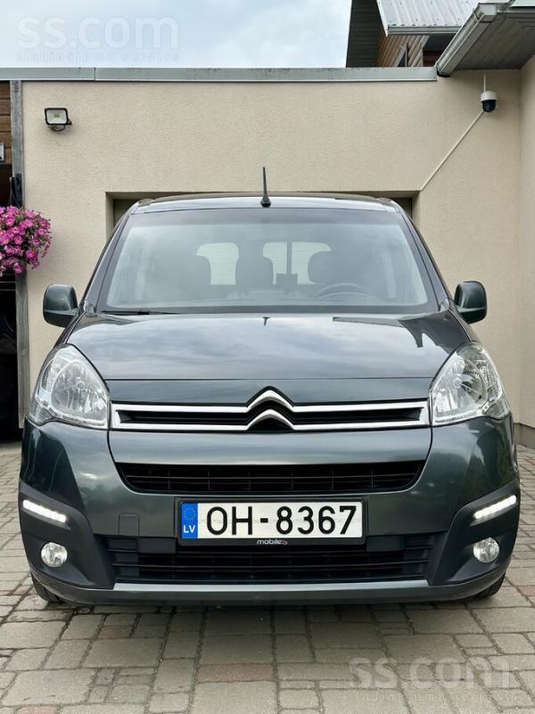 Citroen Berlingo 2018 in Riga, with an engine capacity of 1.60 L and mileage of 158 thousand km for 7200 €, photo 3 on AUTOMOTO.COM.LV