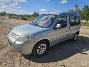 Citroen Berlingo 2004 Viļņa, ar dzinēja tilpumu 1.60 L un nobraukumu 335 tūkst. km par 1550 €, foto  vietnē AUTOMOTO.COM.LV
