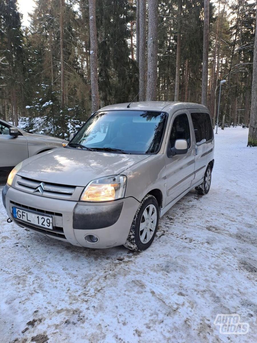 Citroen Berlingo 2006 in Siauliai, with an engine capacity of 1.60 L and mileage of 400 thousand km for 1350 €, photo 1 on AUTOMOTO.COM.LV