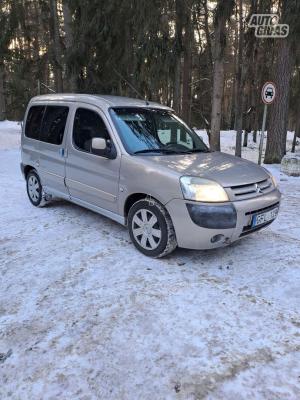 Citroen Berlingo 2006 in Siauliai, with an engine capacity of 1.60 L and mileage of 400 thousand km for 1350 €, photo 3 on AUTOMOTO.COM.LV