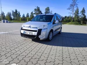 Ситроен Берлинго 2009 в Вильнюс на AUTOMOTO.COM.LV Ситроен Берлинго 2009 в Вильнюс, объемом двигателя 1.60 л и пробегом 229 тыс. км за 2970 €, фото 1 на AUTOMOTO.COM.LV