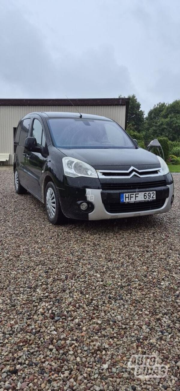 Citroen Berlingo 2010 in Mazeikiai, with an engine capacity of 1.60 L and mileage of 289 thousand km for 3200 €, photo 2 on AUTOMOTO.COM.LV
