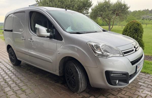 Citroen Berlingo 2017 in Vilnius, with an engine capacity of 1.60 L and mileage of 152 thousand km for 8900 €, photo 1 on AUTOMOTO.COM.LV