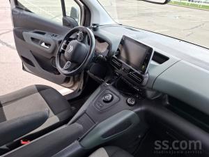 Citroen Berlingo 2021 in Riga, with an engine capacity of 1.20 L and mileage of 101 thousand km for 17500 €, photo 5 on AUTOMOTO.COM.LV
