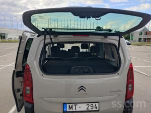 Citroen Berlingo 2021 in Riga, with an engine capacity of 1.20 L and mileage of 101 thousand km for 17500 €, photo 17 on AUTOMOTO.COM.LV