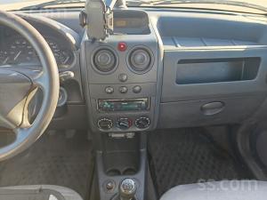 Citroen Berlingo 2006 in Riga, with an engine capacity of 1.60 L and mileage of 302 thousand km for 1750 €, photo 7 on AUTOMOTO.COM.LV