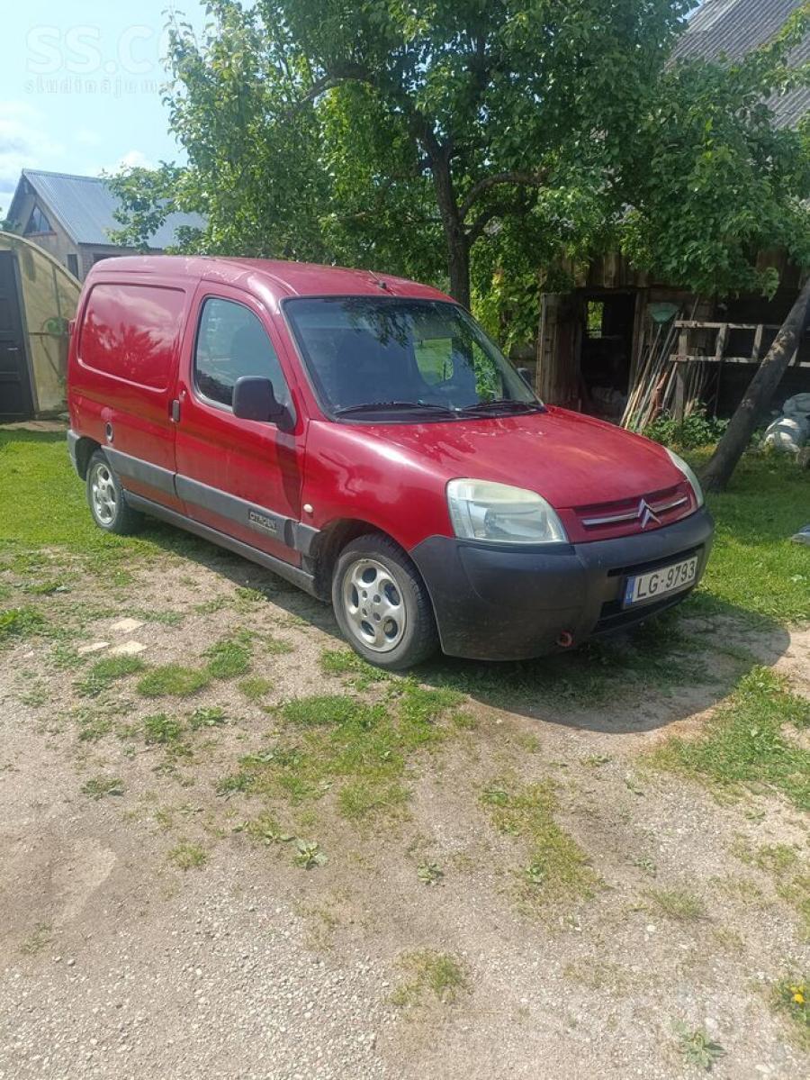 Red Citroen Berlingo 2004 in Talsi, with an engine capacity of 2.00 L and mileage of 0 thousand km for 1099 €, photo 3 on AUTOMOTO.COM.LV