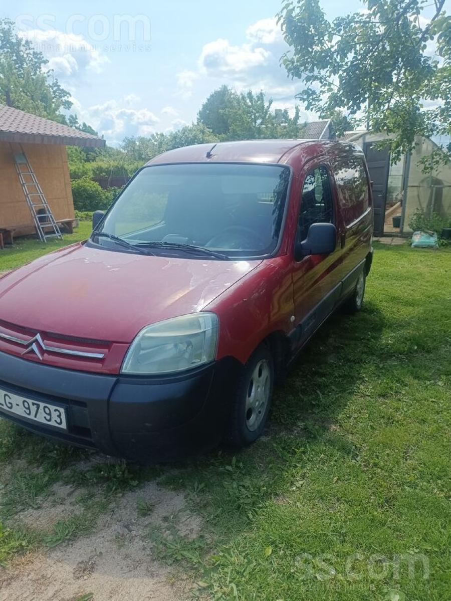 Red Citroen Berlingo 2004 in Talsi, with an engine capacity of 2.00 L and mileage of 0 thousand km for 1099 €, photo 4 on AUTOMOTO.COM.LV