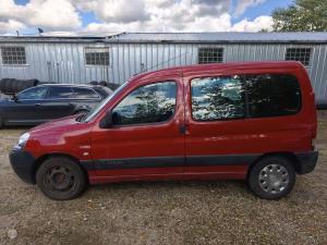 Sarkans Citroen Berlingo 2009 Panevēža, ar dzinēja tilpumu 1.60 L un nobraukumu 400 tūkst. km par 400 €, foto 5 vietnē AUTOMOTO.COM.LV
