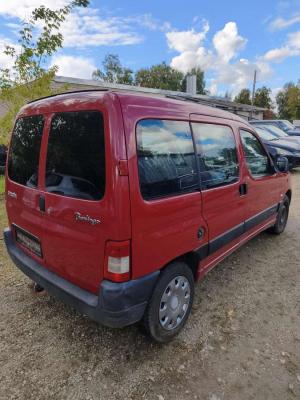 Sarkans Citroen Berlingo 2009 Panevēža, ar dzinēja tilpumu 1.60 L un nobraukumu 400 tūkst. km par 400 €, foto 8 vietnē AUTOMOTO.COM.LV