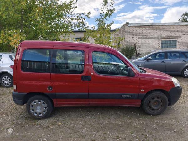 Citroen Berlingo 2009 Panevēža vietnē Sarkans Citroen Berlingo 2009 Panevēža, ar dzinēja tilpumu 1.60 L un nobraukumu 400 tūkst. km par 400 €, foto 9 vietnē AUTOMOTO.COM.LV
